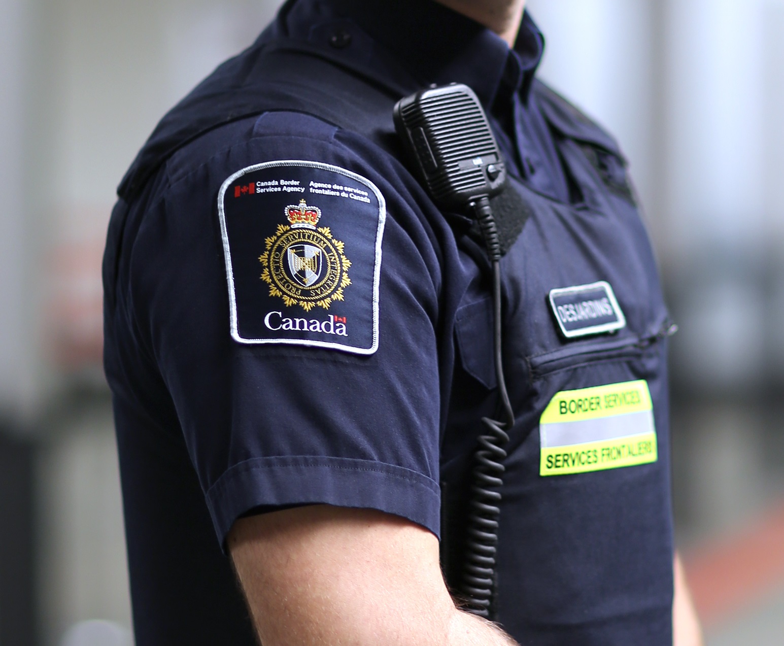 Southern Manitoba CBSA officers refuse entry to criminals, arrest drunk ...
