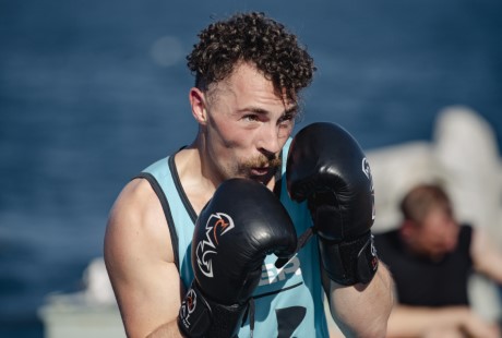 Sailors box to stay fit while deployed - Canada.ca