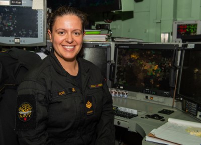 Sonar Operator MS Jessica Silva reaches 1,000 hours of aircraft control ...