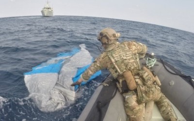 HMCS Edmonton contributes to narcotics seizure during Operation Caribee ...