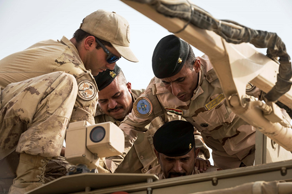 Commander of the Canadian Army visits soldiers in Iraq - Canada.ca