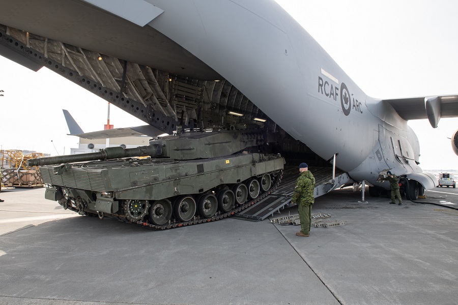 First 3rd Canadian Division Leopard tank takes off for Ukraine - Canada.ca