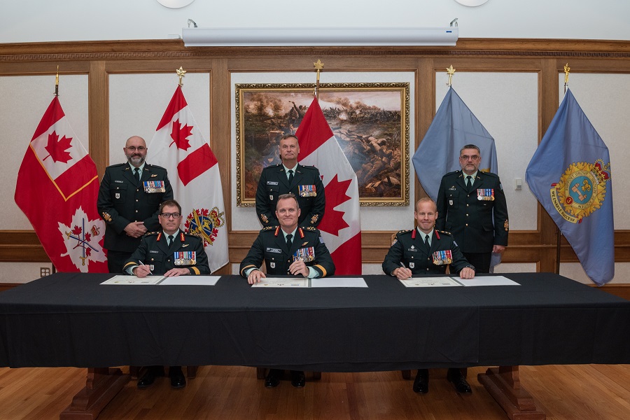 New leadership team touches down at 3 CDSG - Canada.ca
