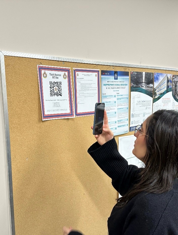 Utilisation de codes QR pour simplifier les demandes de service à la 15e Escadre Moose Jaw ...