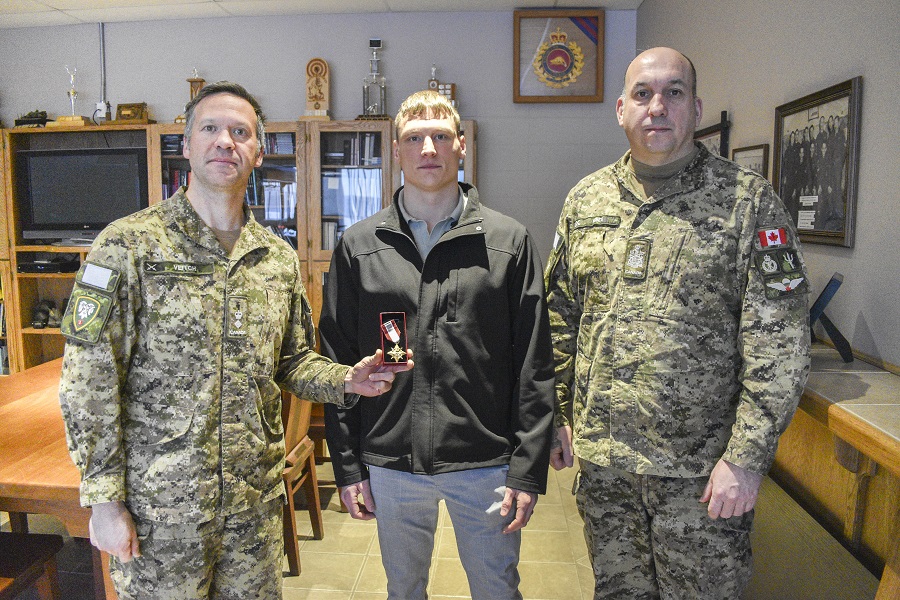 Unique medal presentation for retired 1 CER Sapper - Canada.ca