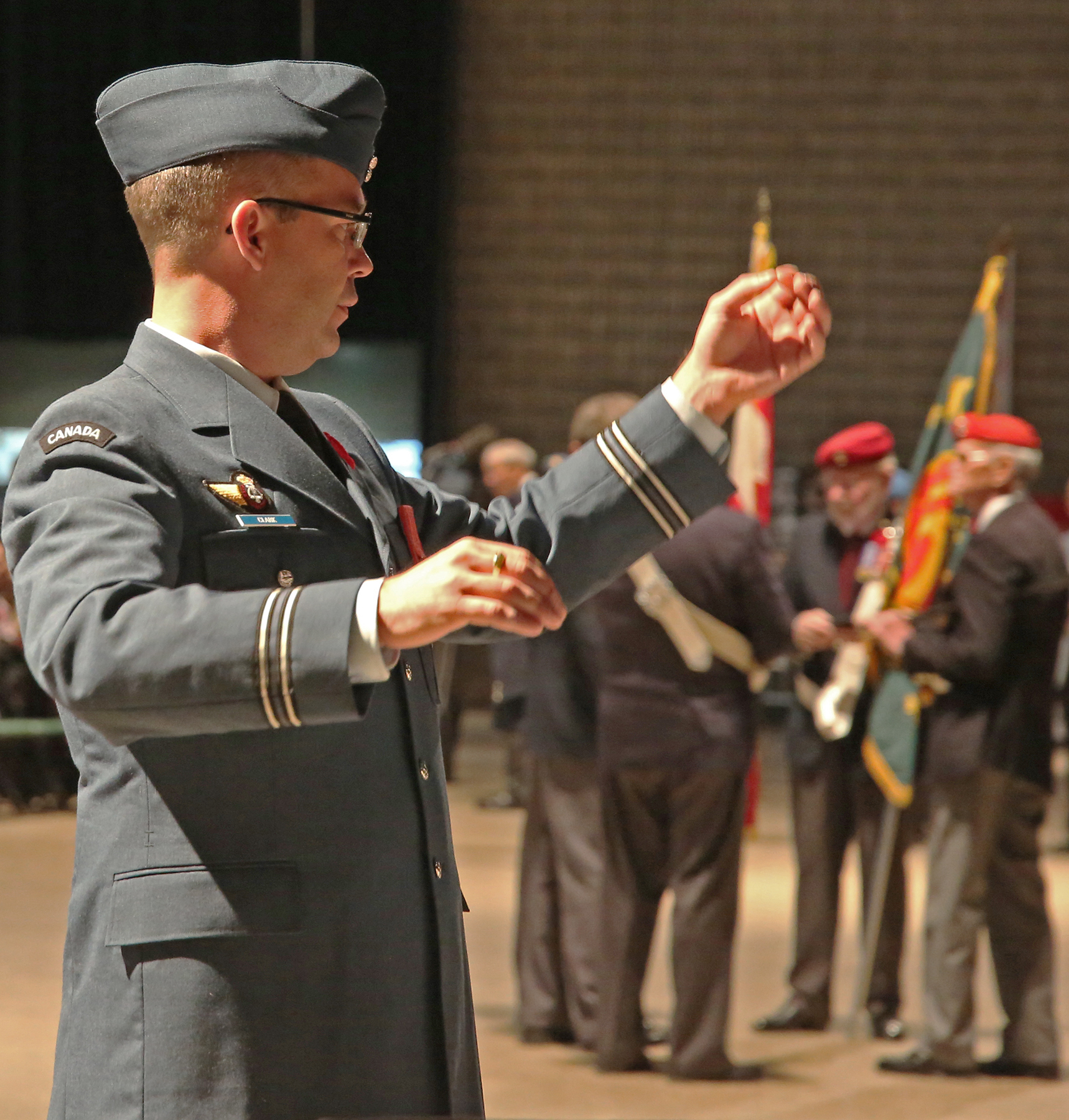 Le capitaine Matthew Clark fait son entrée à la American Bandmasters ...