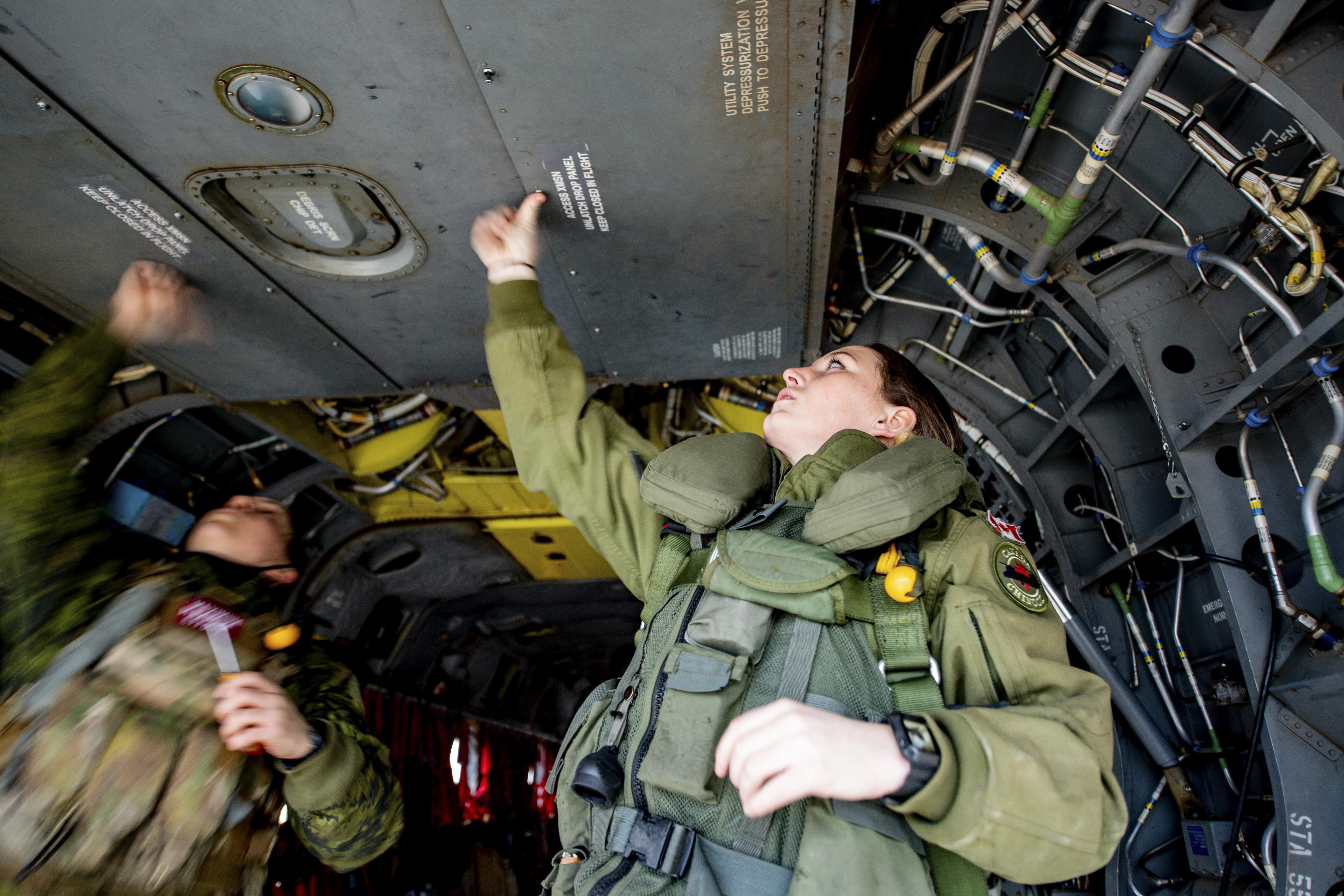 403 Squadron celebrates International Women’s Day - Royal Canadian Air ...