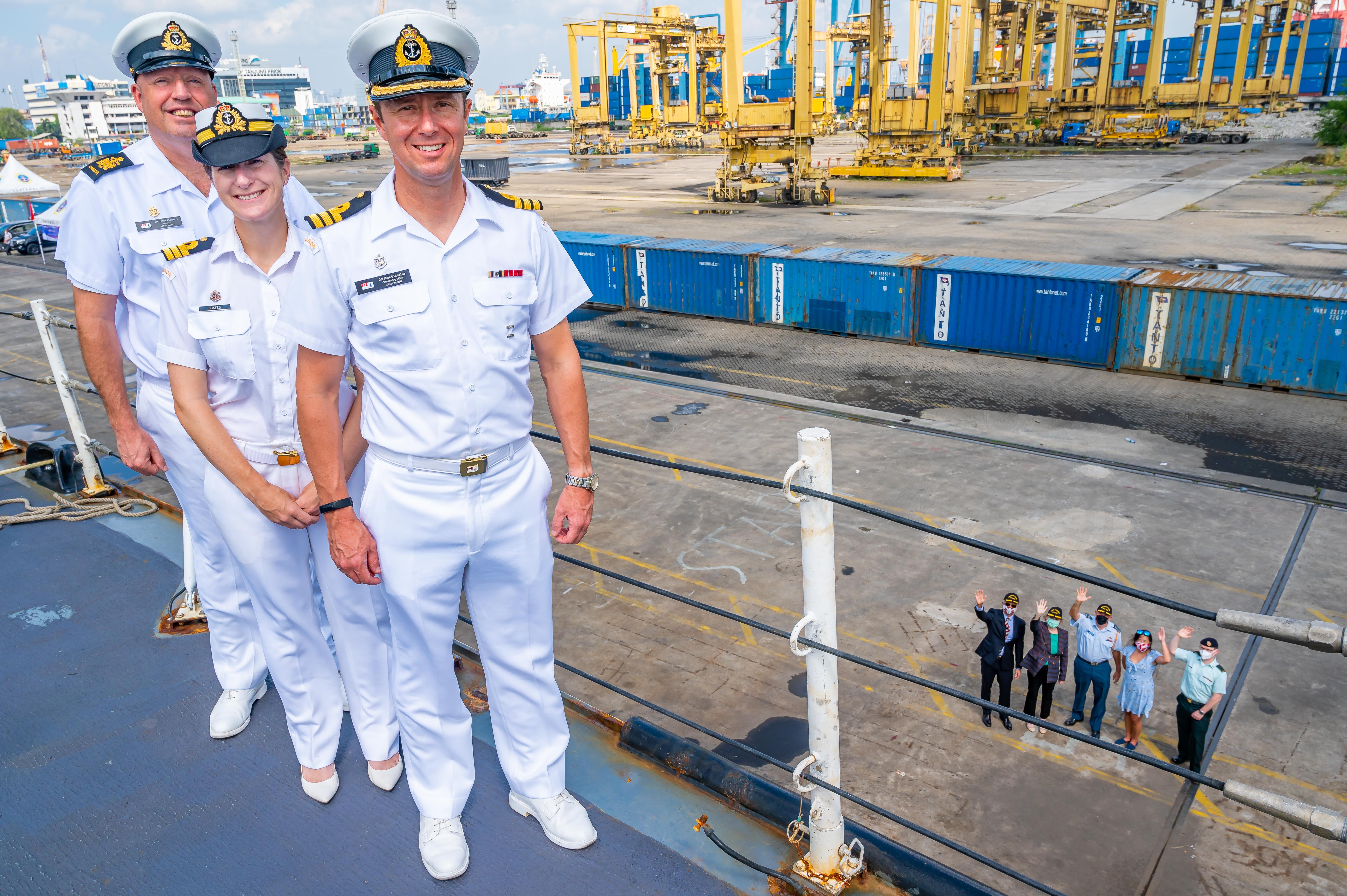 HMCS Calgary visits Indonesia, exercises with Indonesian Navy - Canada.ca