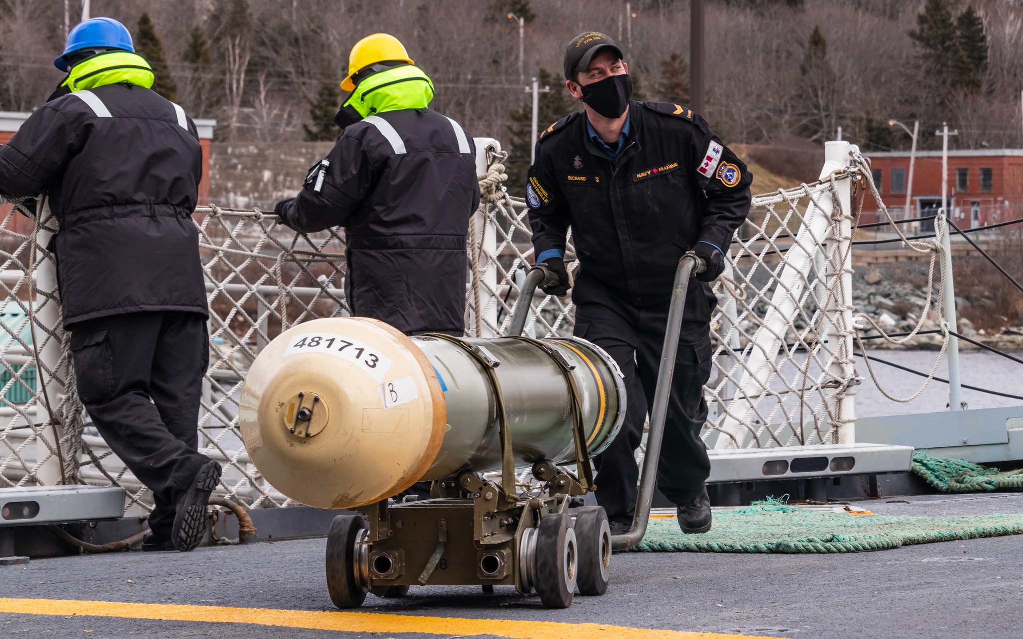 FMF Cape Scott and fleet engineers help ready HMCS Montréal for ...